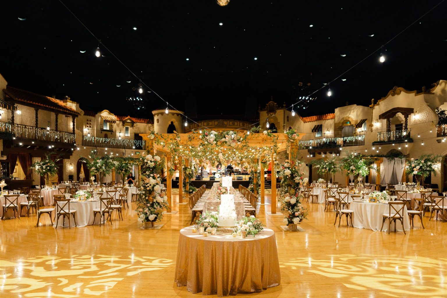 A floral dream setting for the Roof Ballroom - isibealstudio.com