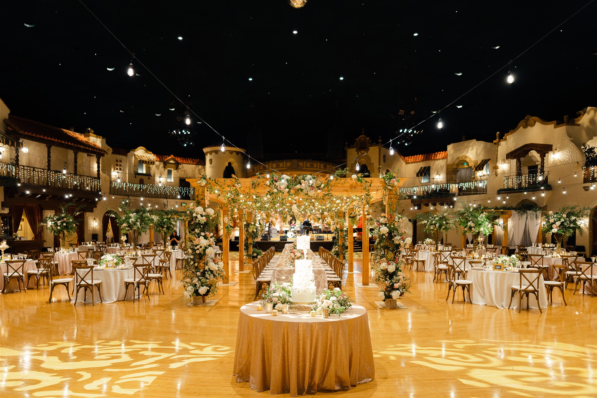 A floral dream setting for the Roof Ballroom - isibealstudio.com